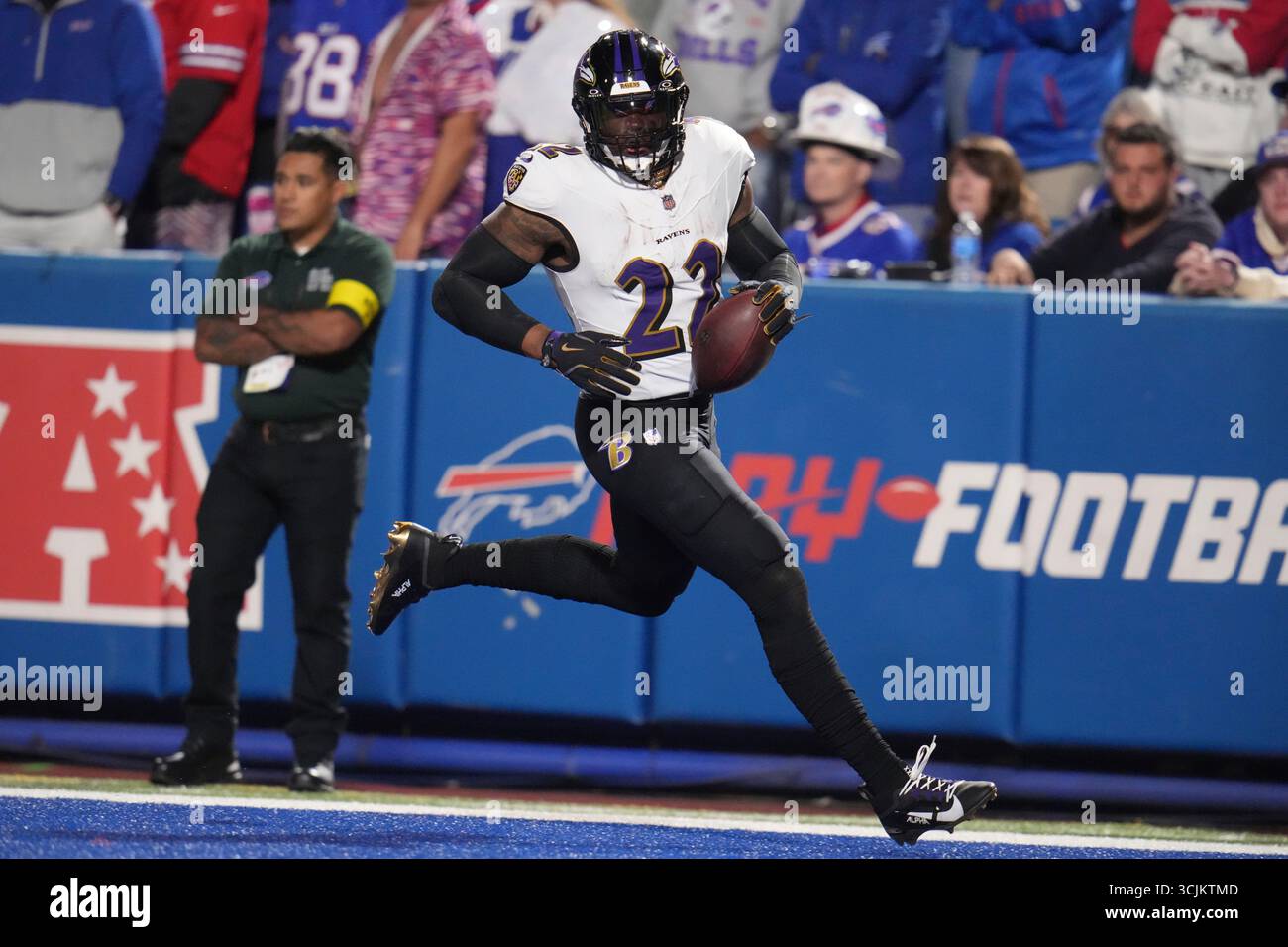 Baltimore Ravens running back Derrick Henry (22) runs for a touchdown ...
