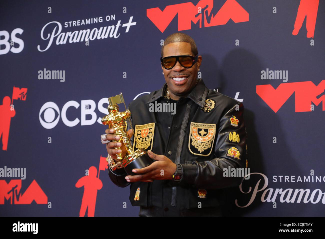 Busta Rhymes arrives in the press room at the 2025 MTV Video Music ...