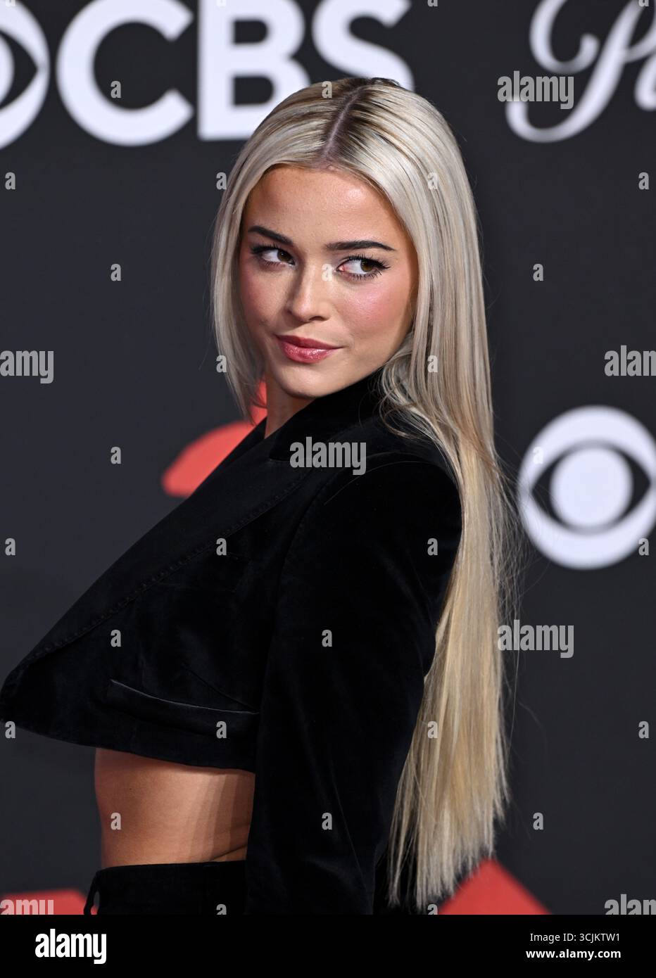 Livvy dunne hi-res stock photography and images - Alamy