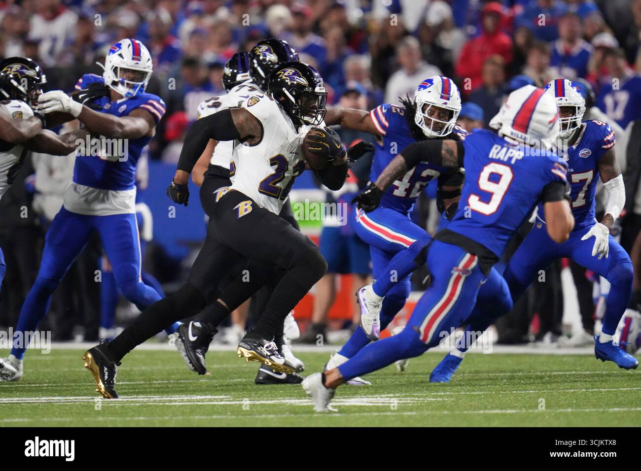 Baltimore Ravens running back Derrick Henry (22) runs for a touchdown ...