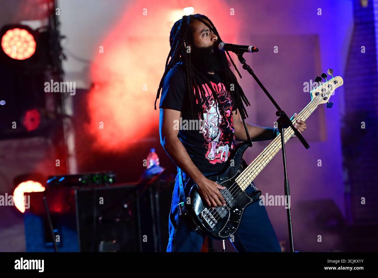 SP - SAO PAULO - 09/07/2025 - SAO PAULO, THE TOWN 2025 - Bassist Chaene ...
