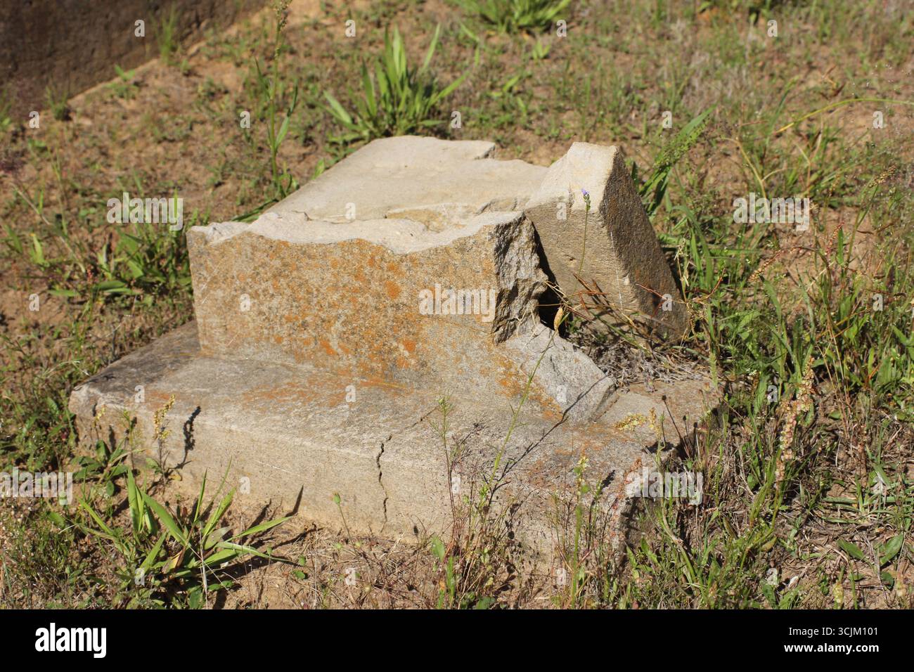 Broken Headstone at Rural East Texas Cemetery Stock Photo - Alamy