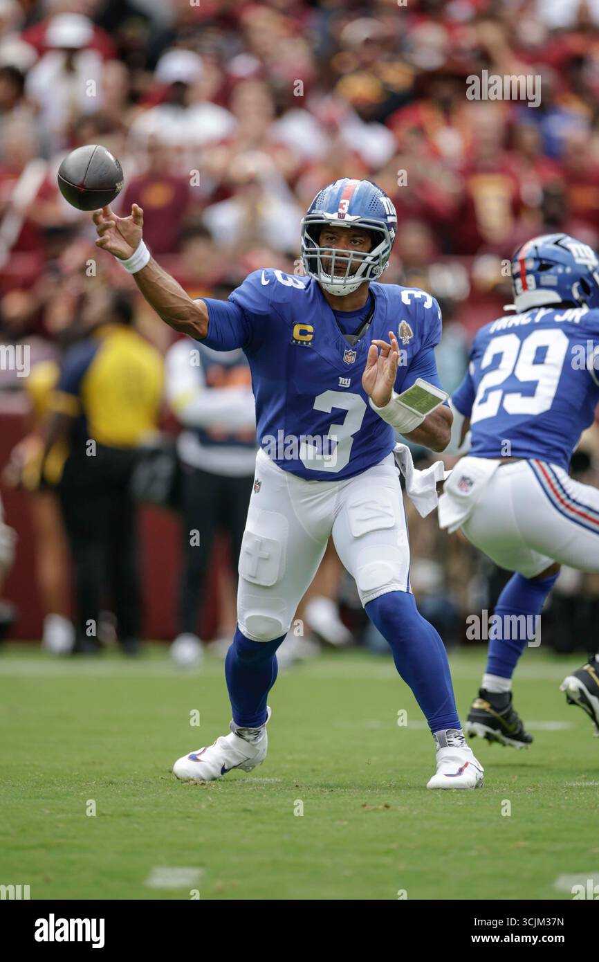 Landover, MD. USA; New York Giants quarterback Russell Wilson (3) pass ...