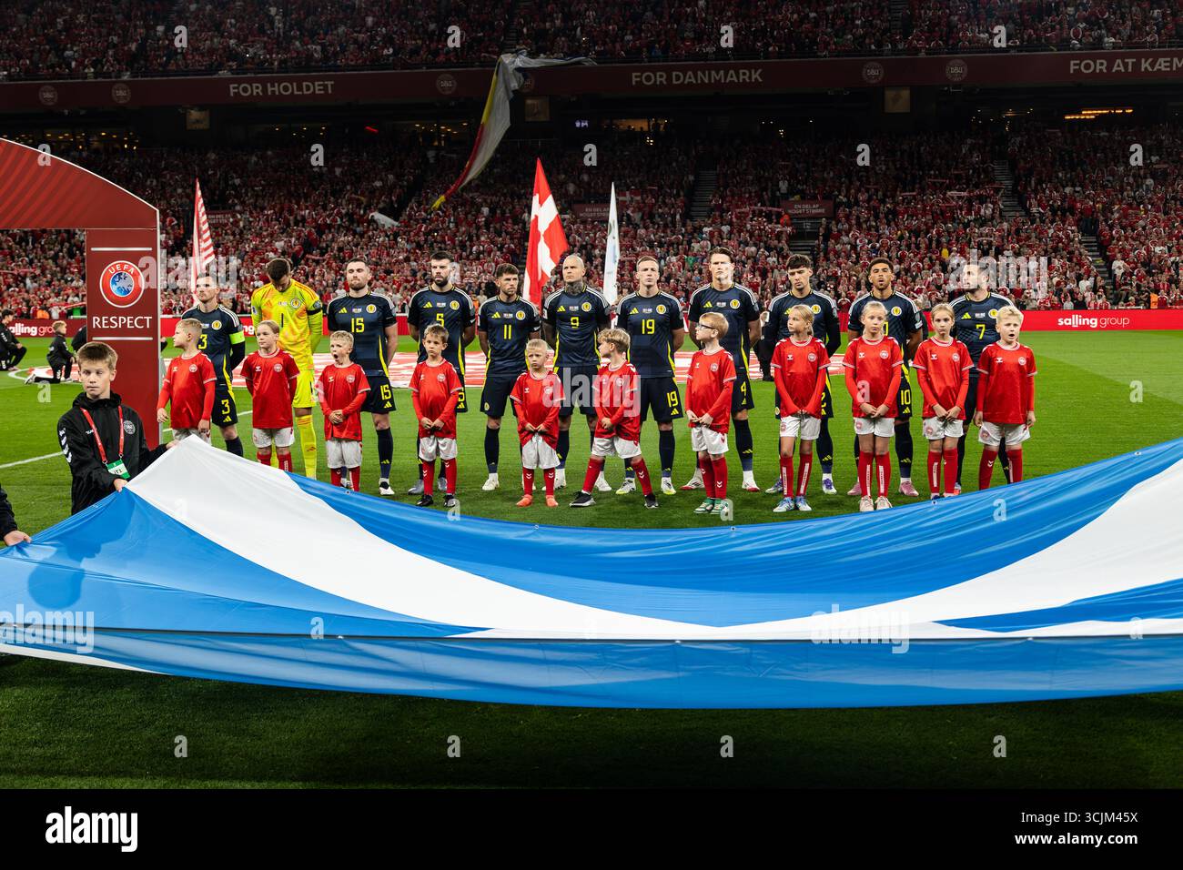 Andrew robertson scotland fifa hi-res stock photography and images - Alamy