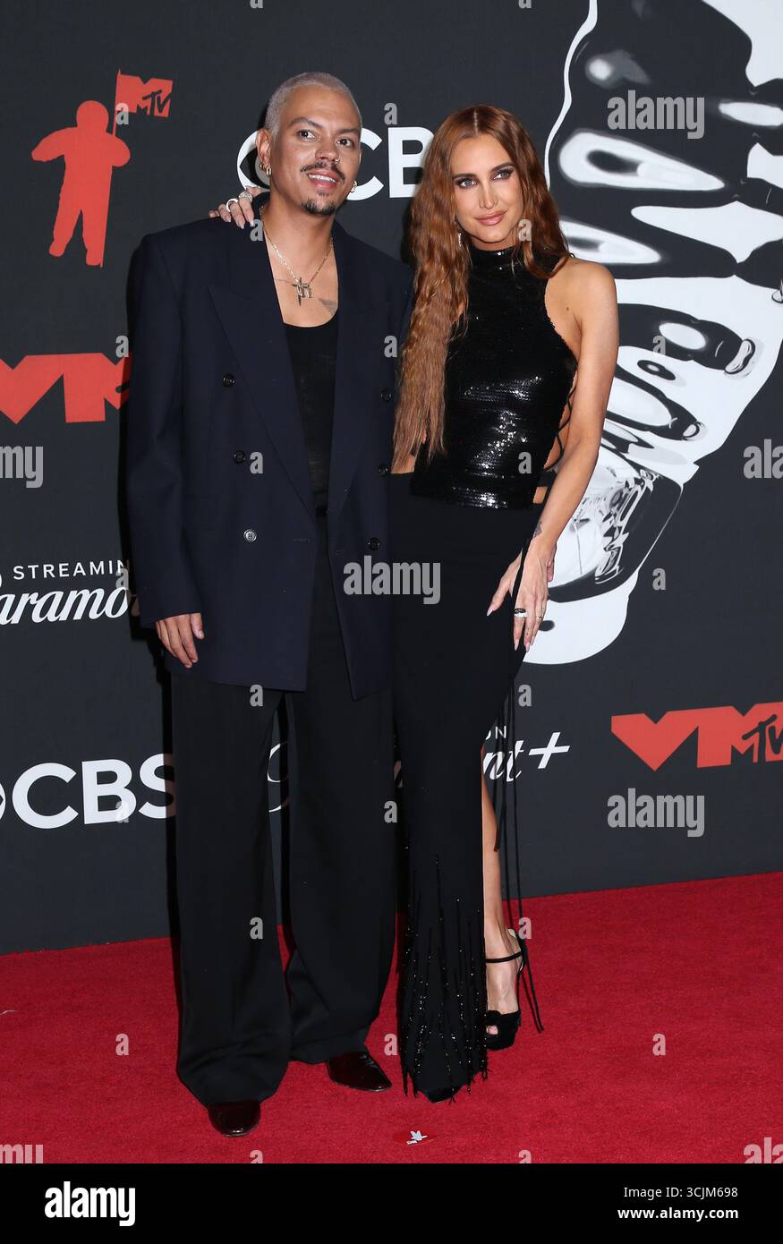 Evan Ross and Ashlee Simpson arriving at the 2025 MTV Video Music ...