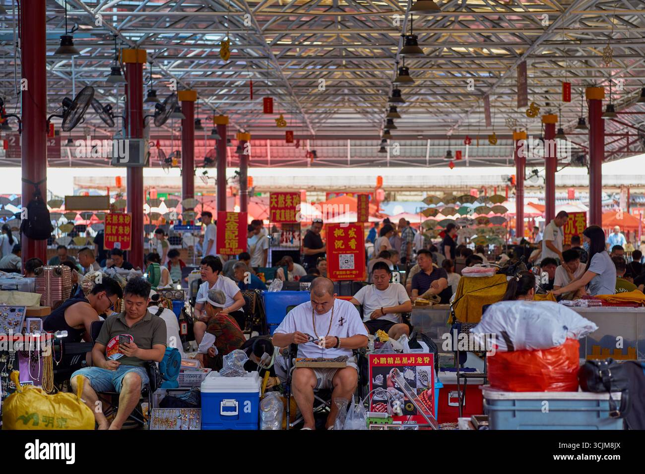Traders waiting for customers in Panjiayuan Antique Market in Beijing ...