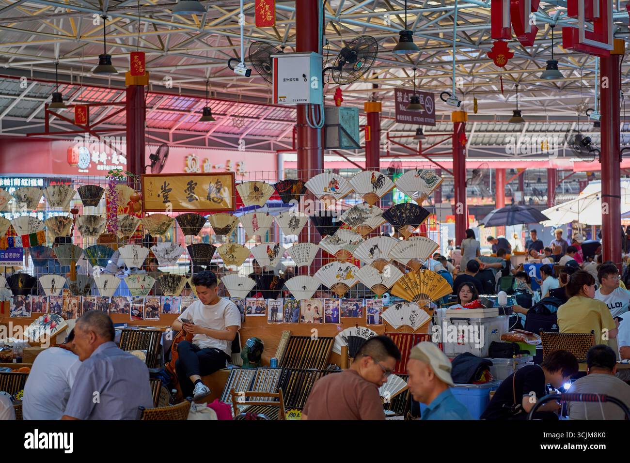 Traders waiting for customers in Panjiayuan Antique Market in Beijing ...