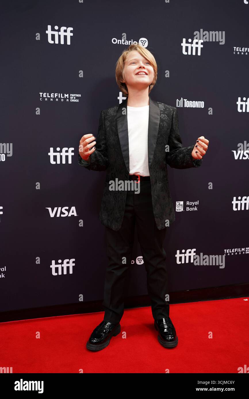 Jacobi Jupe attends the red carpet for the 'Hamnet' premiere during the ...