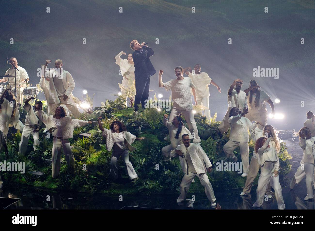 Alex Warren performs during the 2025 MTV Video Music Awards held at UBS ...