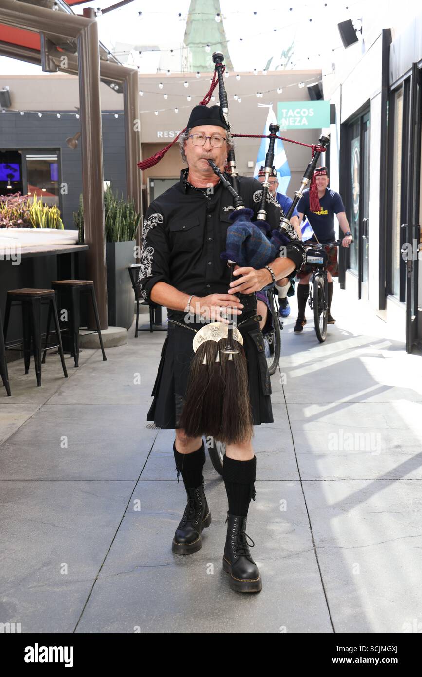Hollywood, California, USA. 7th September, 2025. Bagpiper Jeff Cullen ...