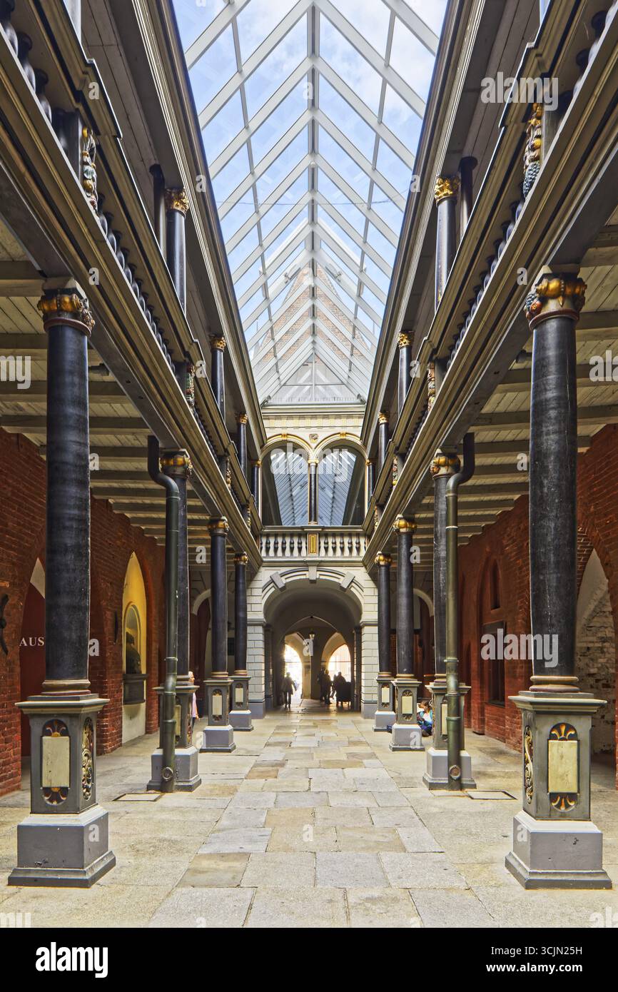 Gothic architecture columns construction hi-res stock photography and ...