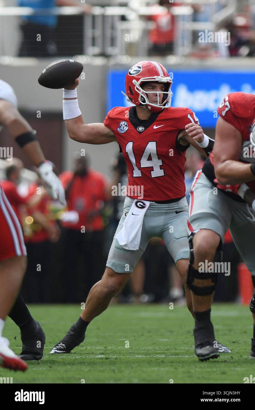 ATHENS, GA - SEPTEMBER 06: Tight end Oscar Delp #4 of the Georgia ...
