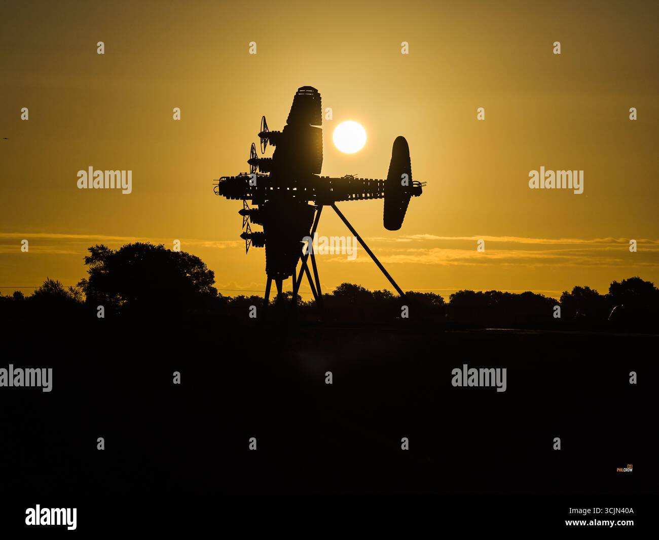 On Freedom’s Wings statue in Lincolnshire at sunrise, memorial Avro ...