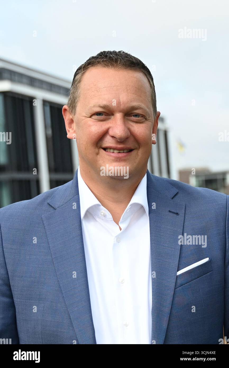 PRODUCTION - 08 September 2025, Hamburg: Aida CEO Felix Eichhorn stands ...