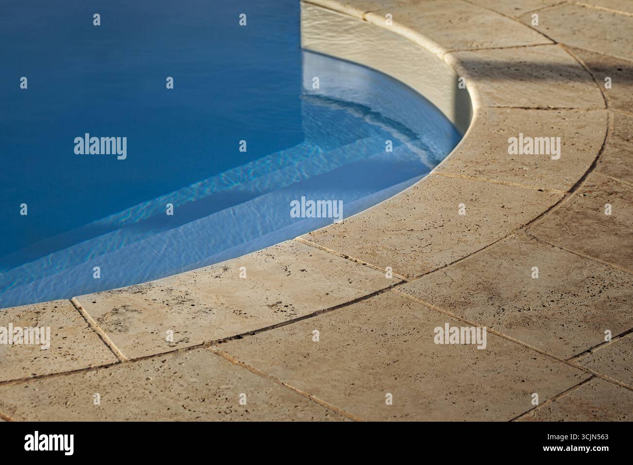 Close up of a reconstituted stone pool coping Stock Photo - Alamy