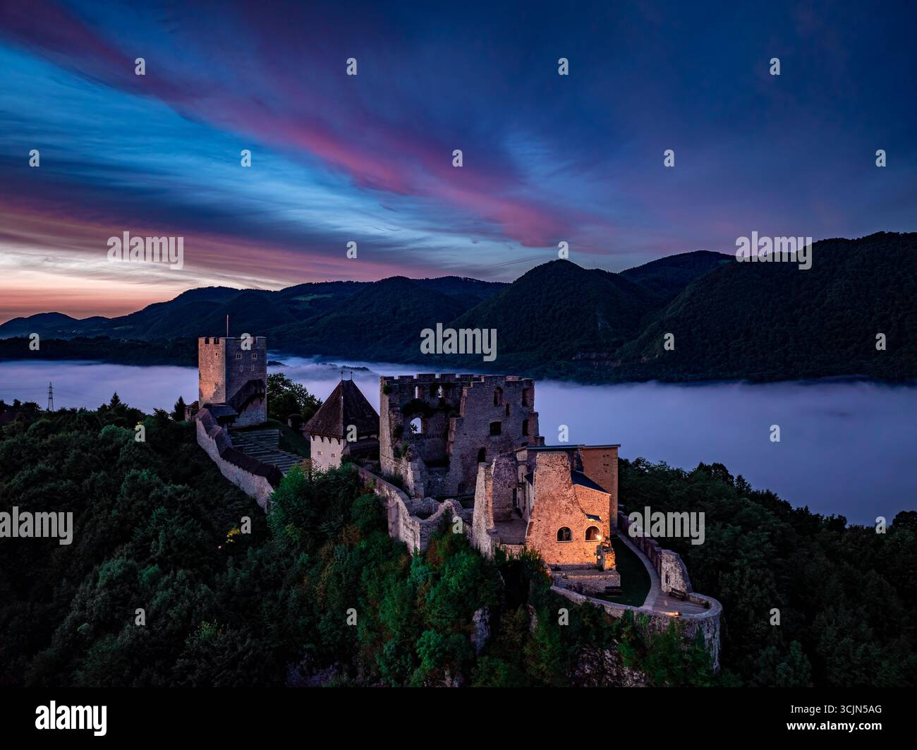 Old medieval castles stone hi-res stock photography and images - Alamy