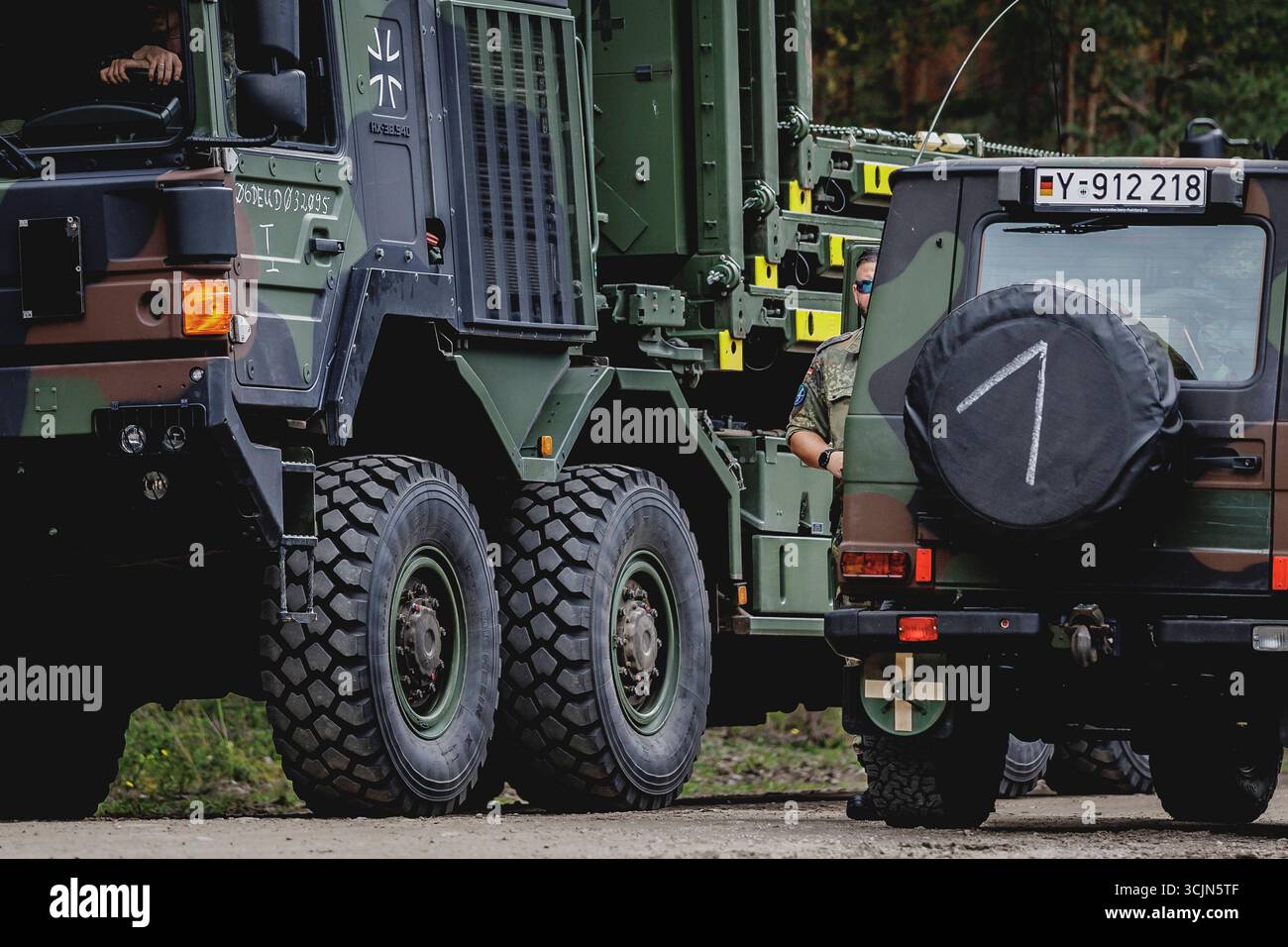 Gelaendewagen und Multi der Bundeswehr, aufgenommen im temporaer ...