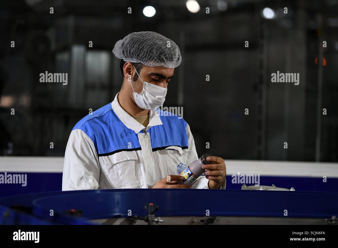 (250908) -- TEHRAN, Sept. 8, 2025 (Xinhua) -- A man works at a workshop ...