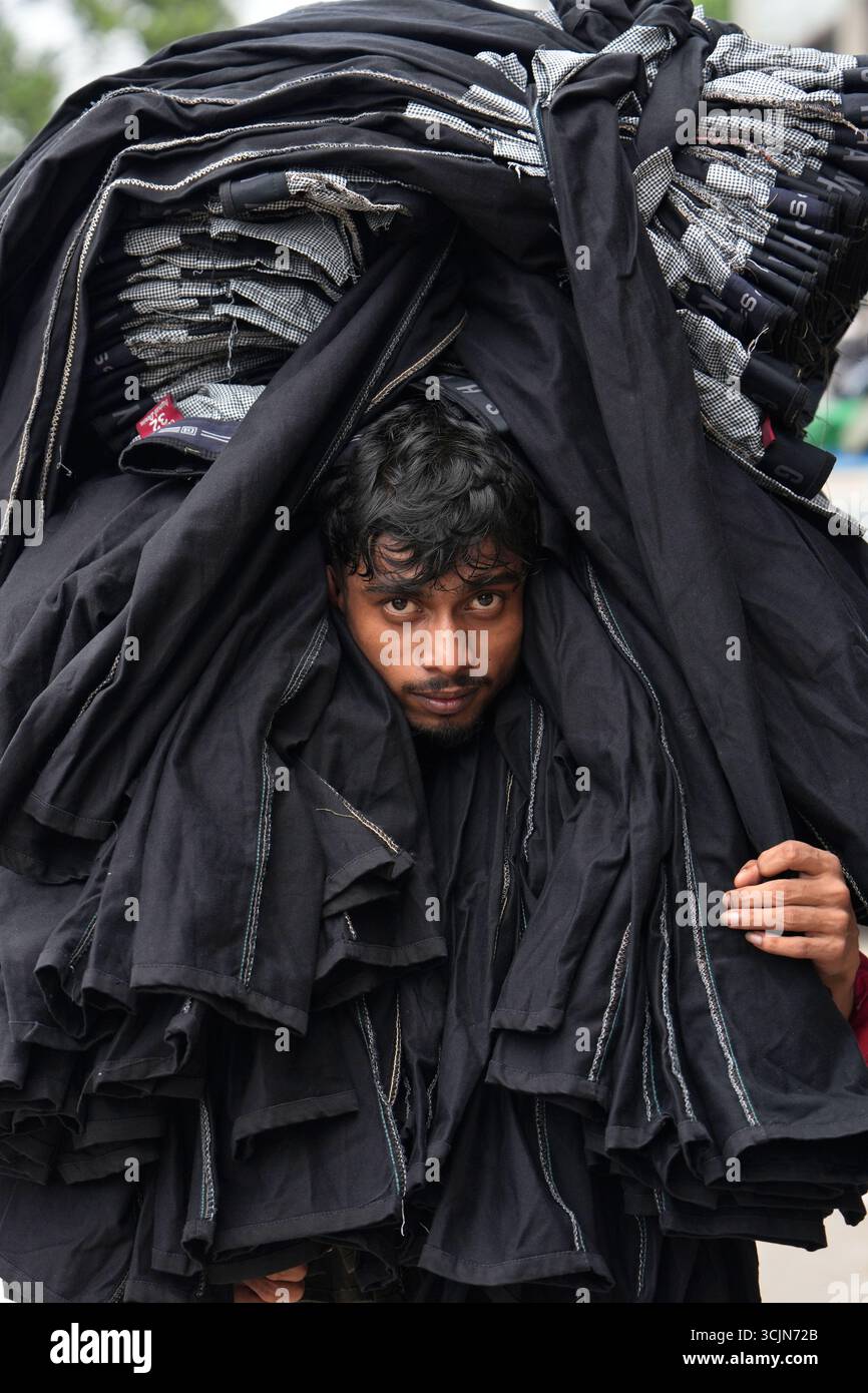 September 8, 2025, Dhaka, Dhaka, Bangladesh: Worker carries massive ...