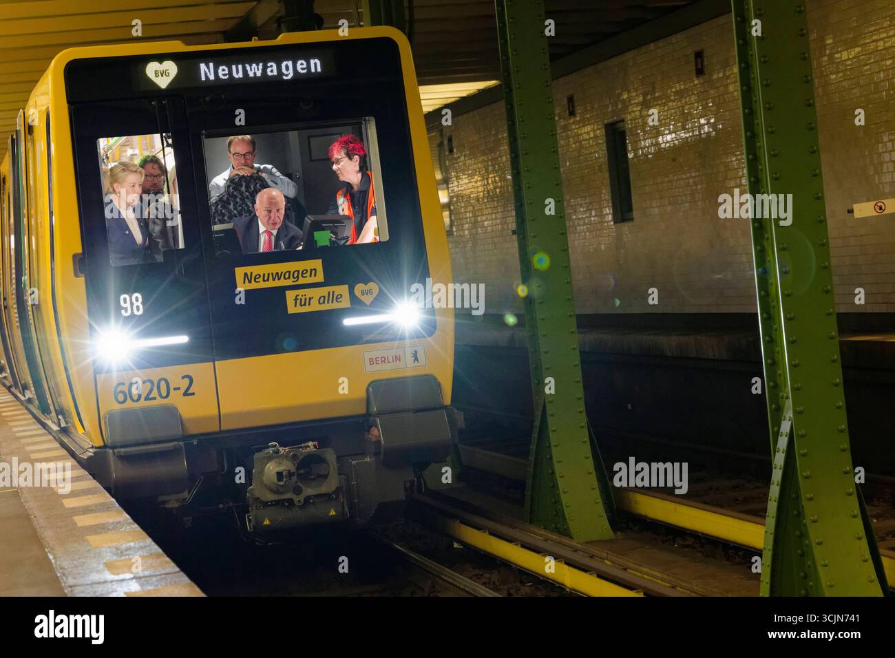 Premierenfahrt Berliner U-Bahn Reihe JK 2025-09-08 Deutschland, Berlin Start für den Einsatz der ...