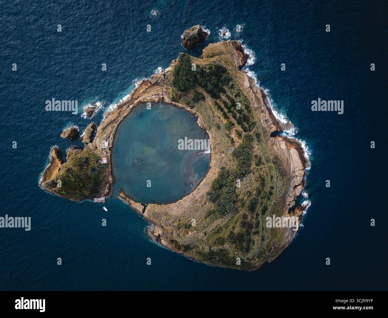 Aerial top down moment hi-res stock photography and images - Alamy