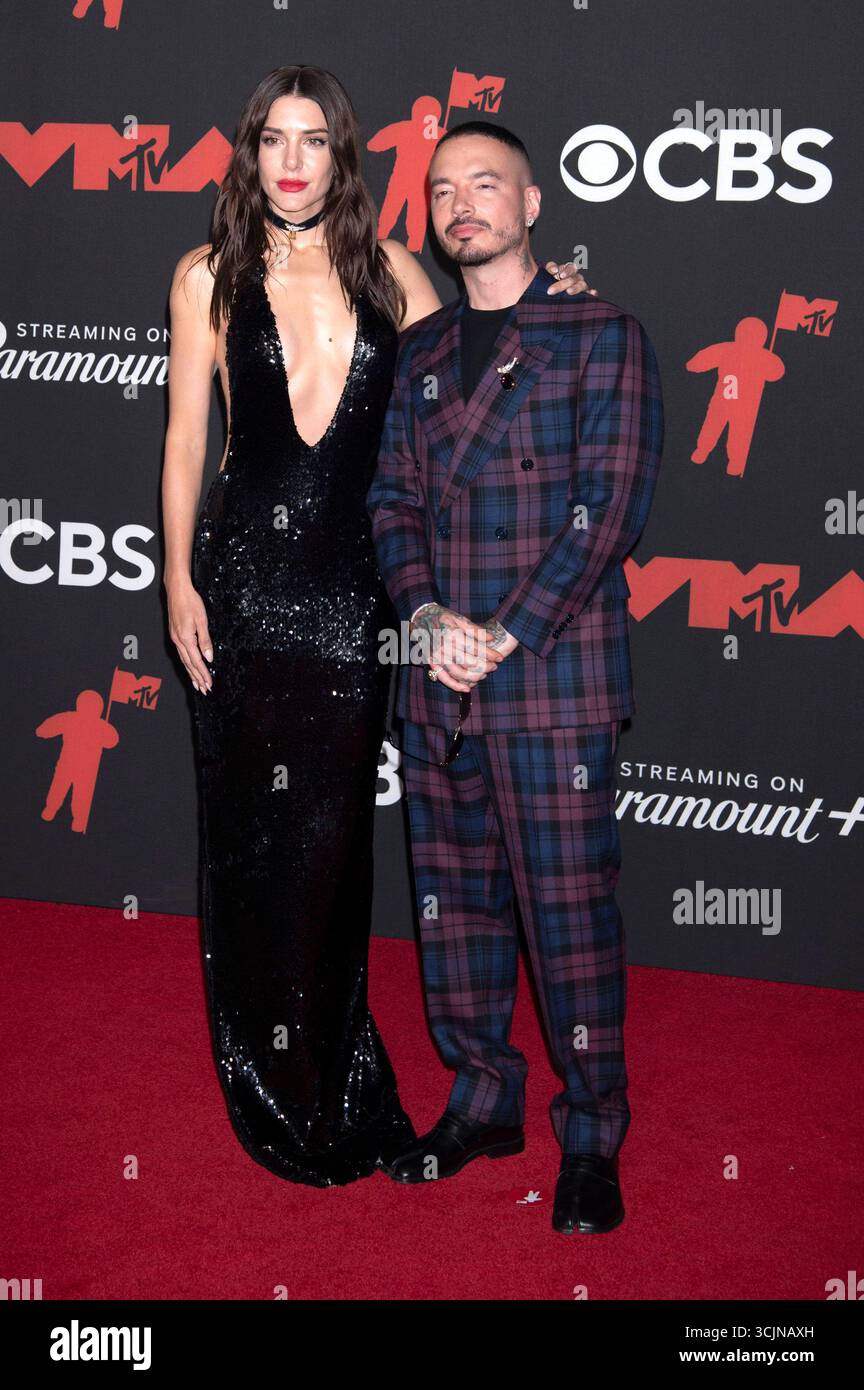 Valentina Ferrer und J Balvin bei der Verleihung der MTV Video Music ...