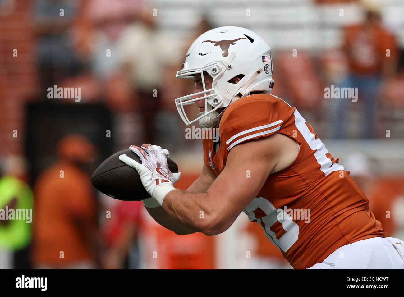 AUSTIN, TX - SEPTEMBER 06: Tight End Jack Endries #88 of the Texas ...