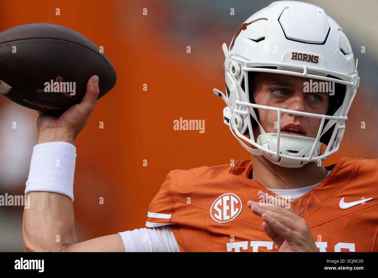 AUSTIN, TX - SEPTEMBER 06: Quarterback Arch Manning #16 of the Texas ...