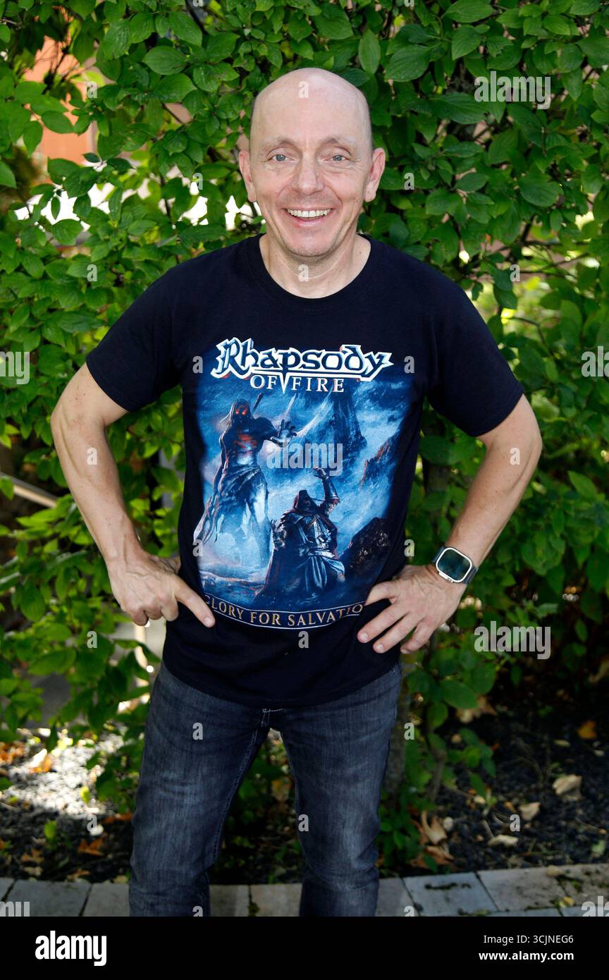 Bernhard Hoecker in der TV Show ZDF-Fernsehgarten - Rock im Garten auf ...