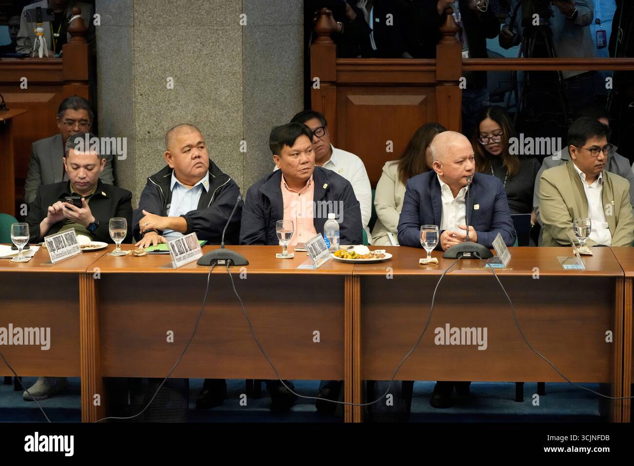 Private contractors listen as they attend investigations on flood ...