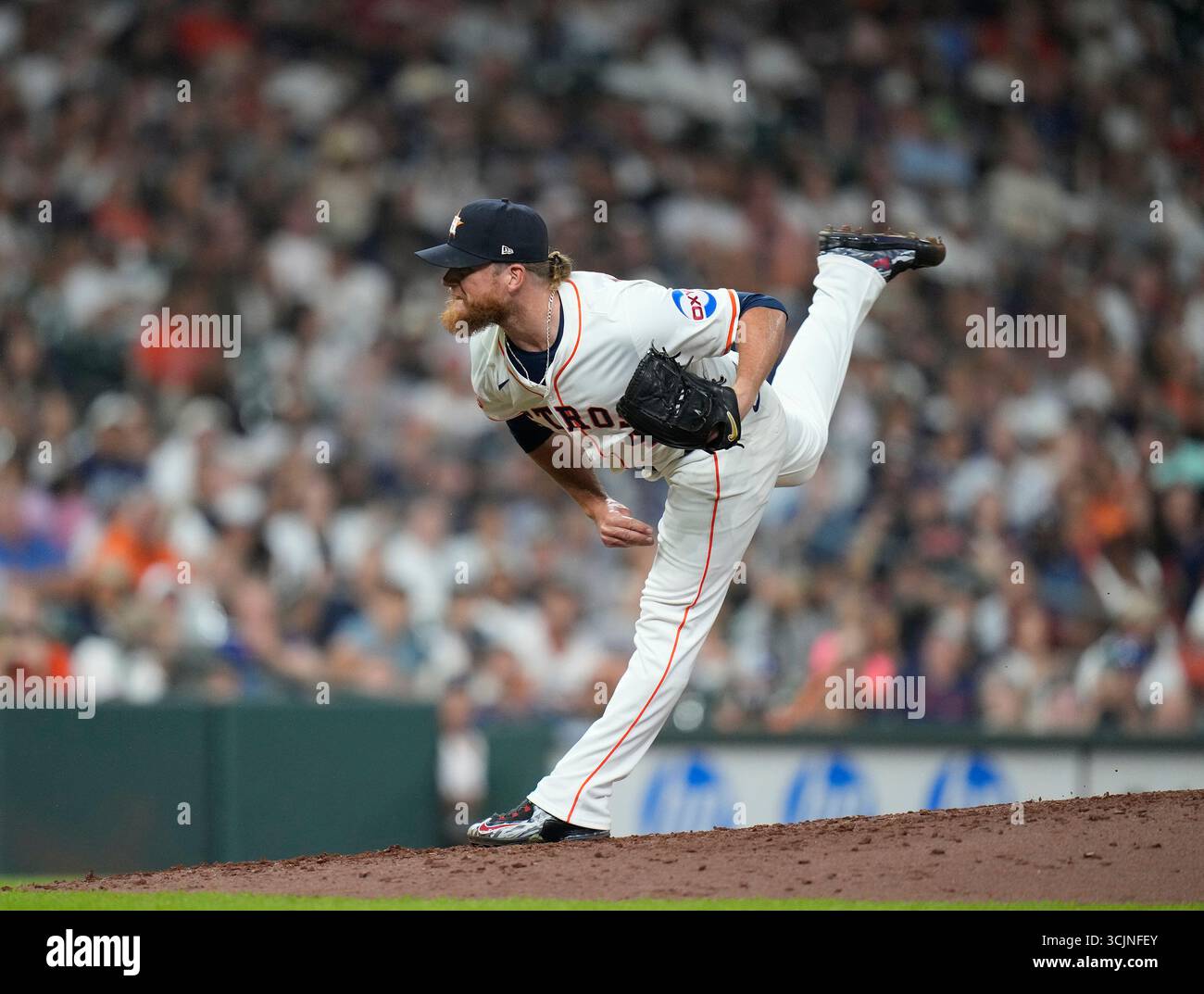 Houston Astros relief pitcher Craig Kimbrel (46) delivers to New York ...