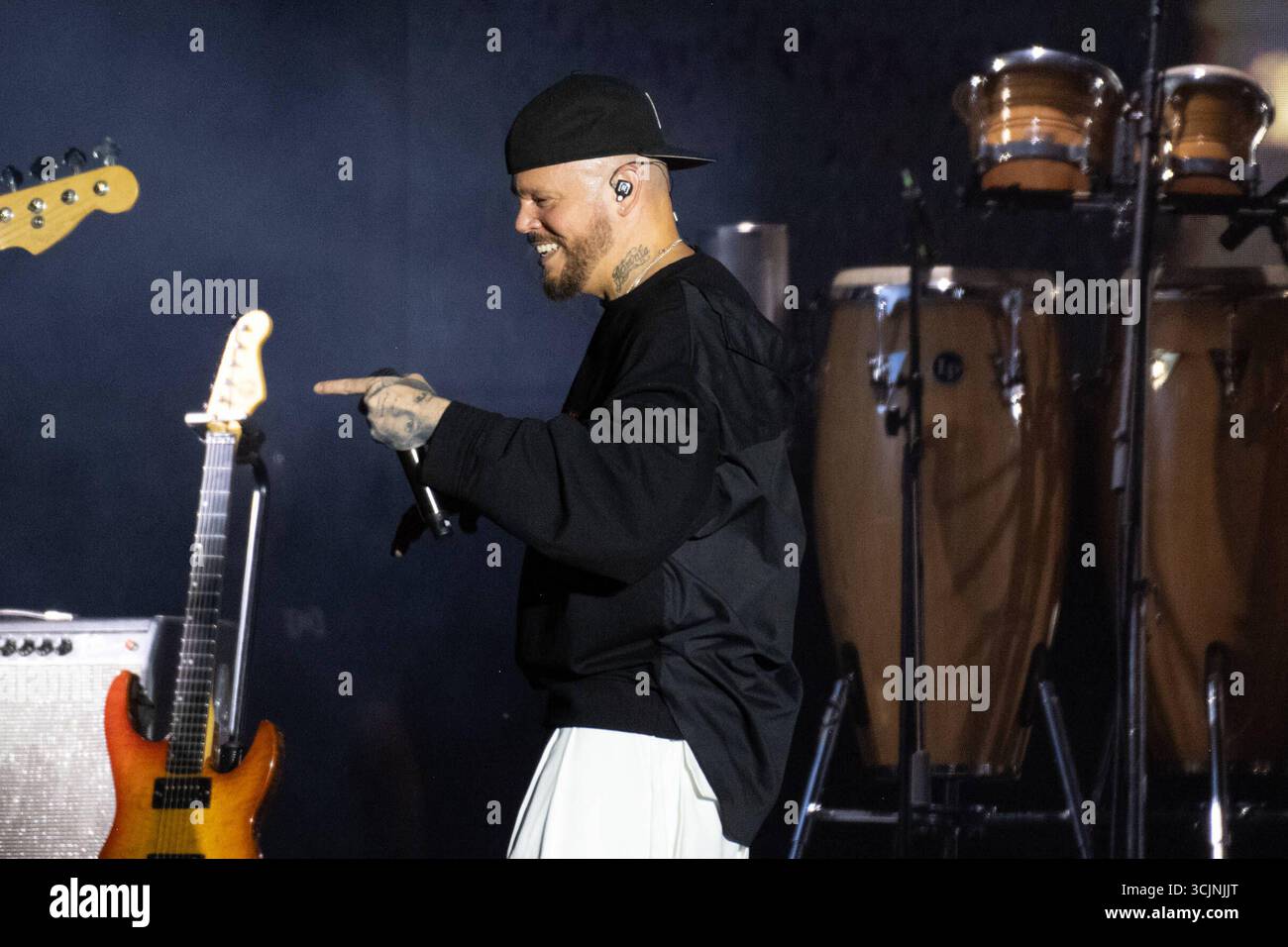 Residente Performs In A Massive Concert In Mexico Puerto Rican Singer ...