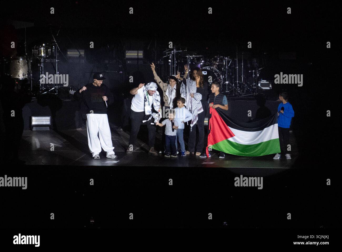 Residente Performs In A Massive Concert In Mexico Puerto Rican Singer ...