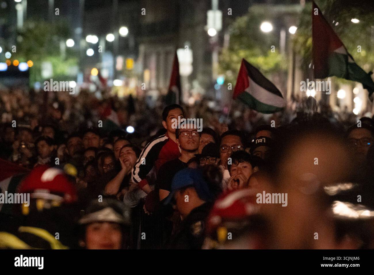 Residente Performs In A Massive Concert In Mexico Person lift ...