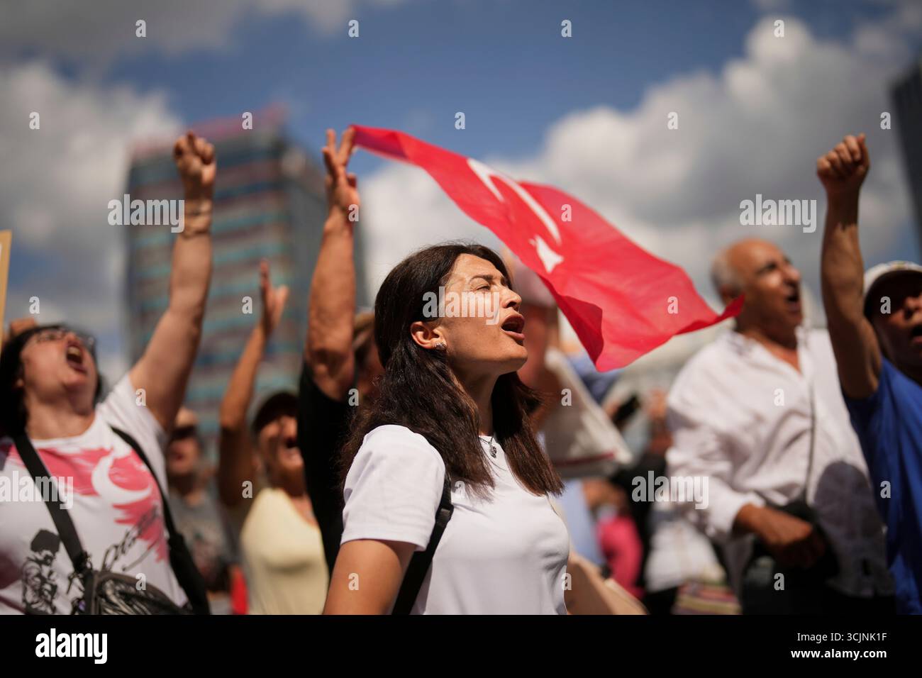 Supporters Turkey's main opposition Republican People's Party (CHP ...