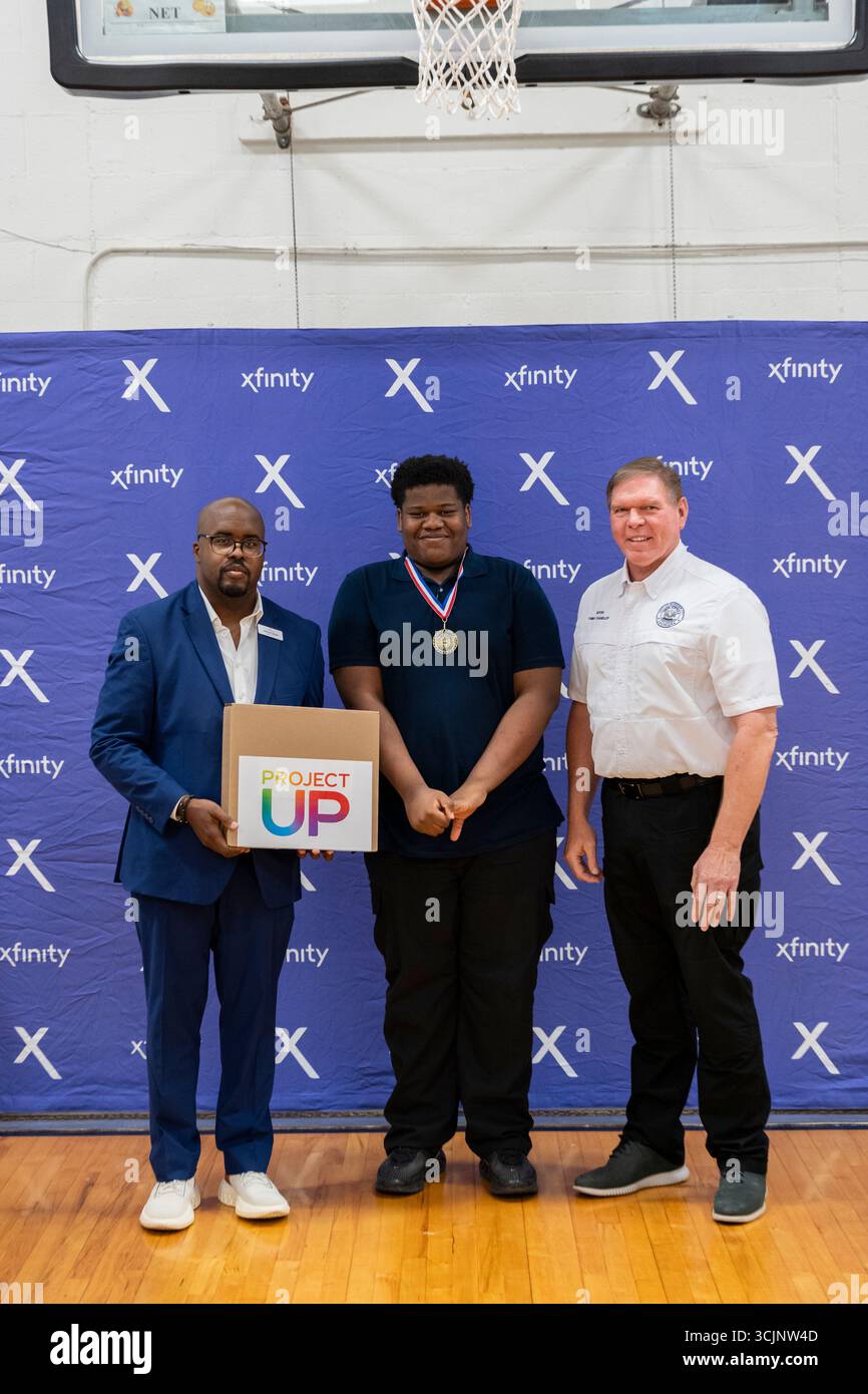 IMAGE DISTRIBUTED FOR COMCAST - Solomon Graves with Comcast and Mayor ...