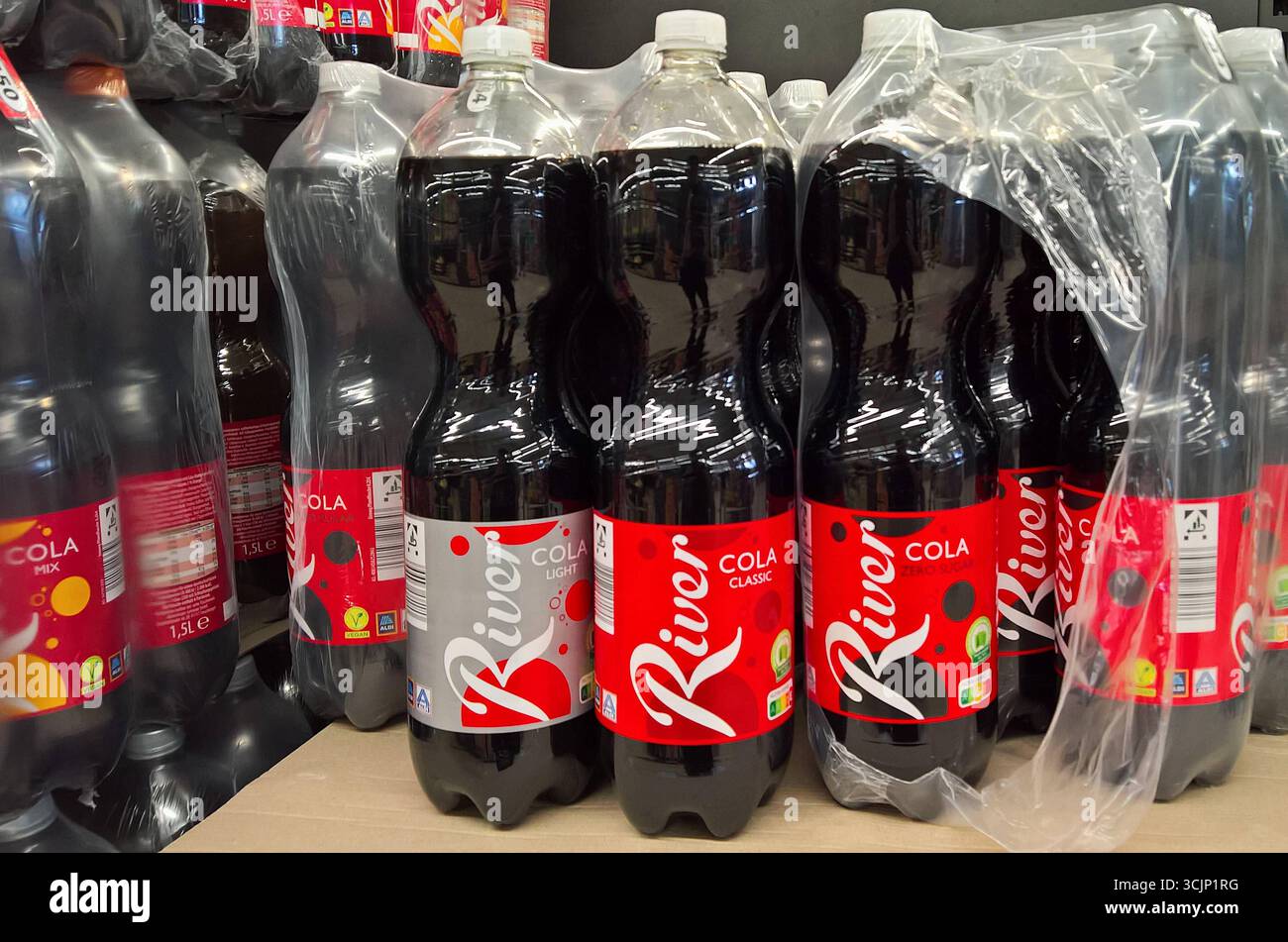 River Cola Classic und Light, Eigenmarke im Sortiment von Discounter ...