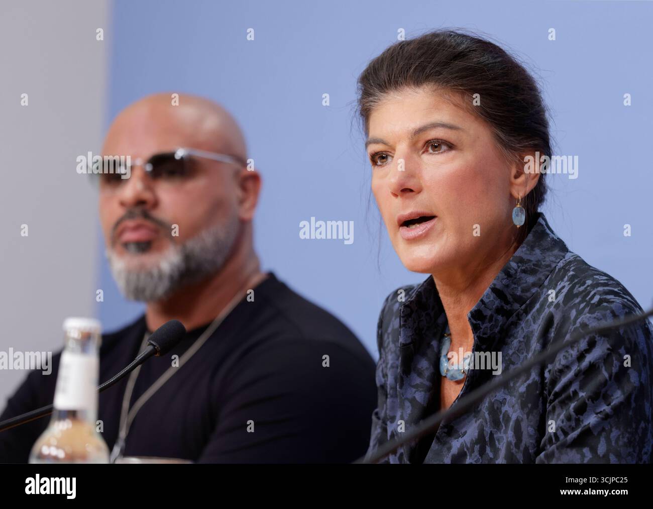 Rapper Massiv, BSW-Parteivorsitzende Sahra Wagenknecht, Deutschland, Berlin, PK mit Dieter ...
