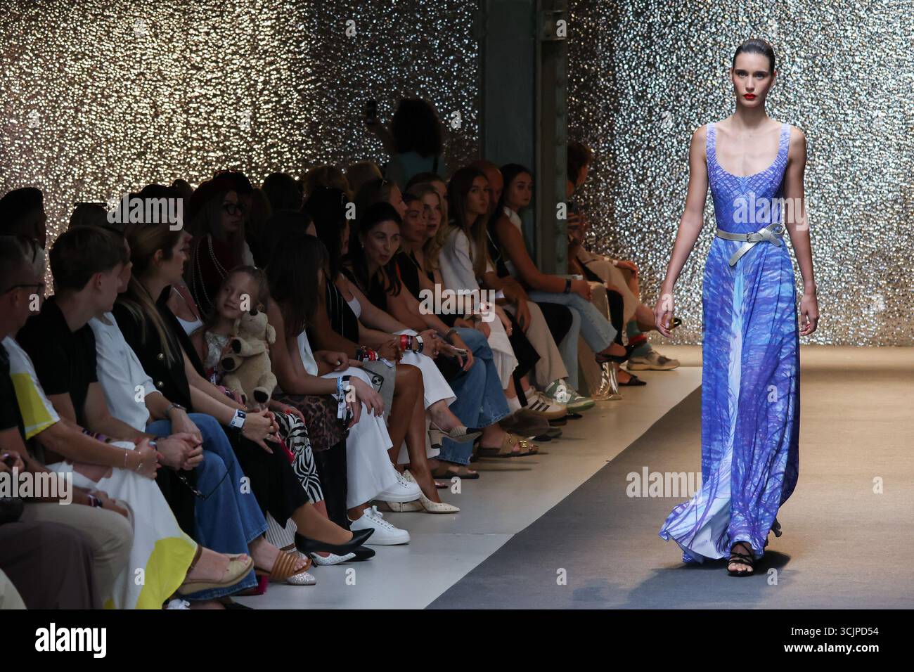 (250908) -- BUDAPEST, Sept. 8, 2025 (Xinhua) -- A model presents a ...