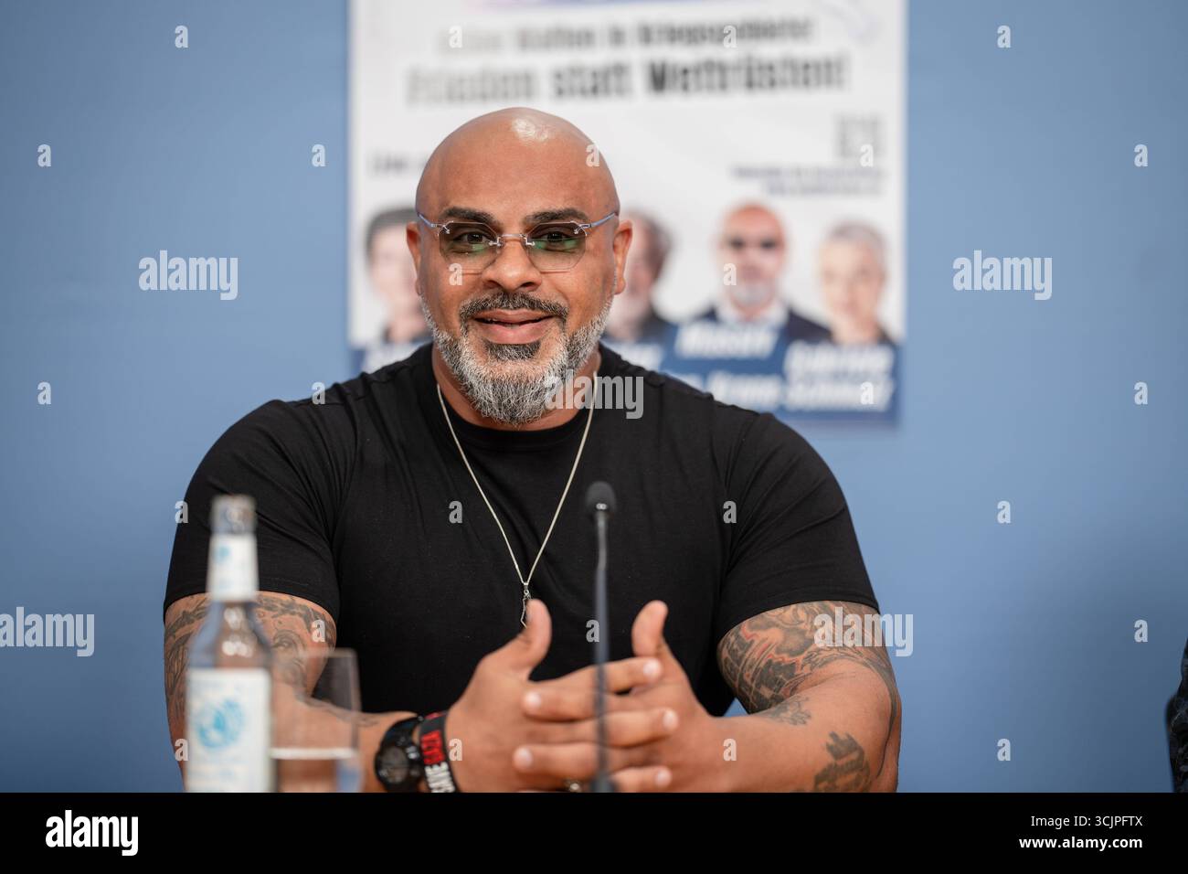 Sänger und Rapper Wasim Taha alias Massiv auf der Pressekonferenz zur ...