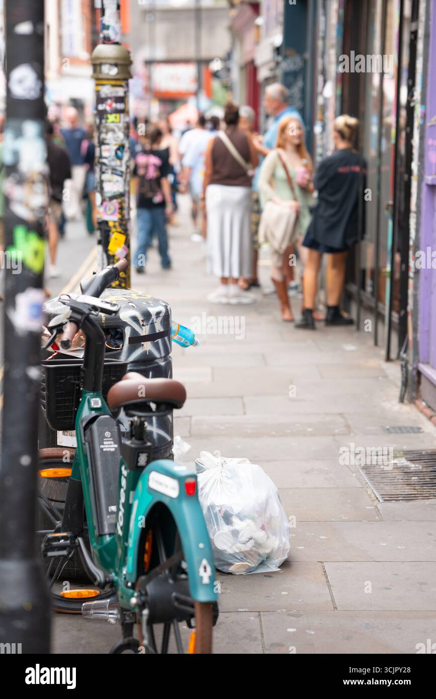 Electric e-bike in London street Stock Photo - Alamy