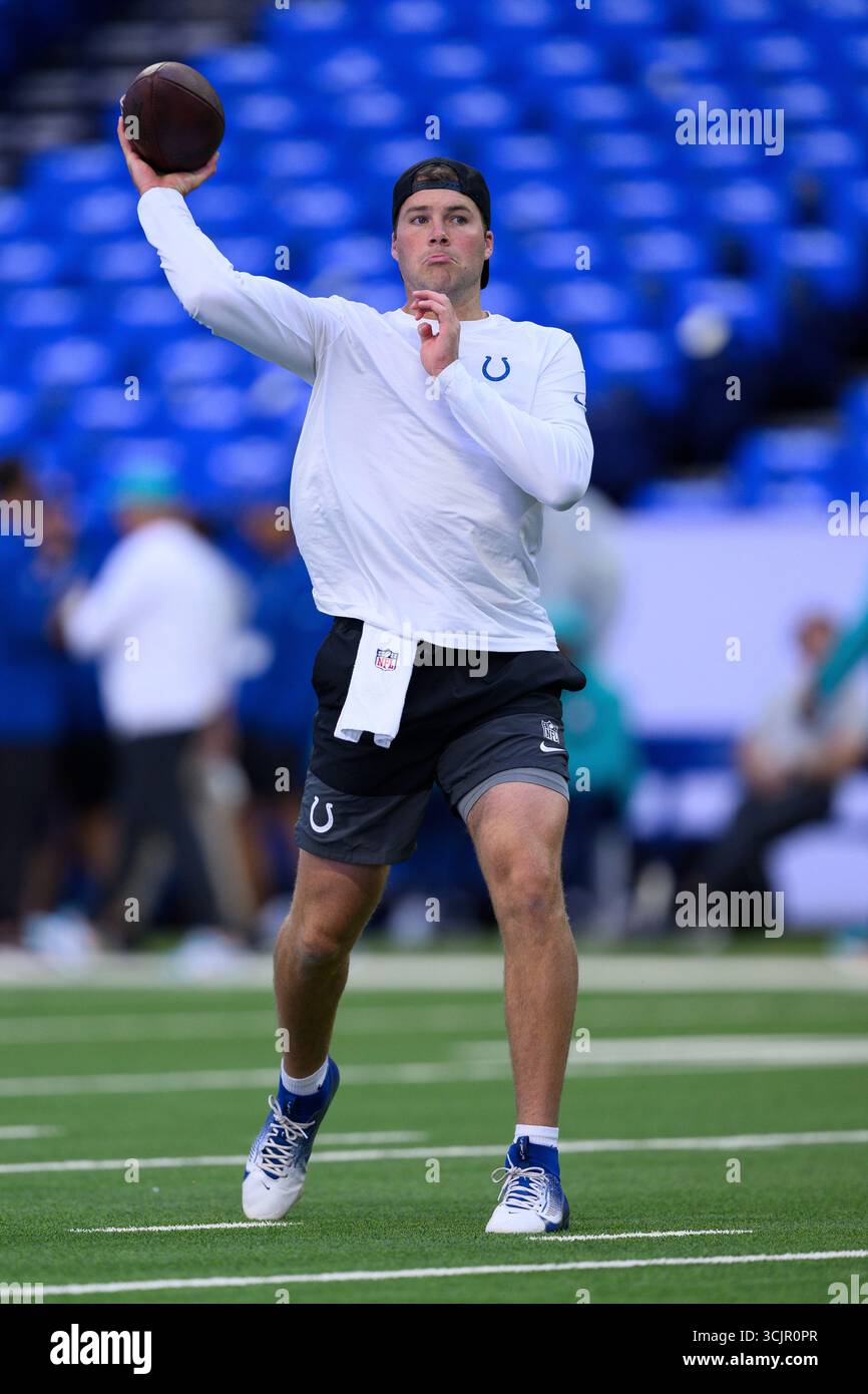 Indianapolis Colts quarterback Riley Leonard (15) warms up on the field ...