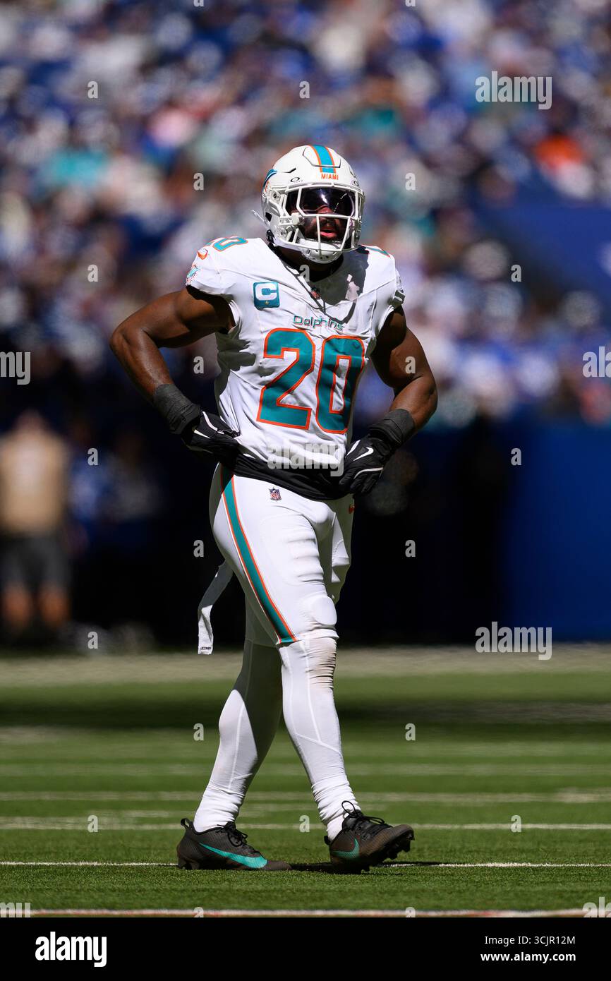 Miami Dolphins linebacker Jordyn Brooks (20) walks to the huddle during ...