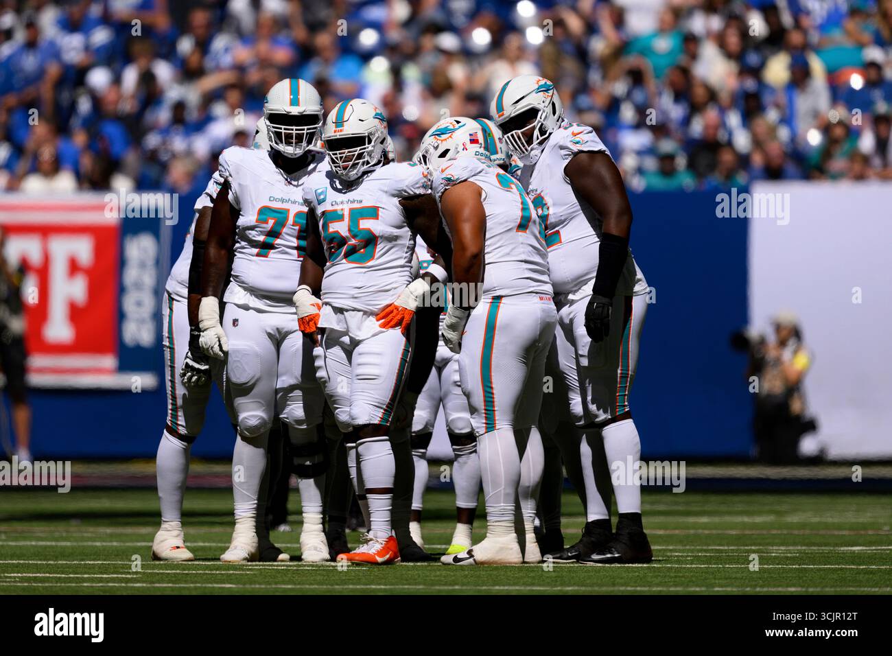 Miami Dolphins offensive lineman Aaron Brewer (55) huddles the offense ...