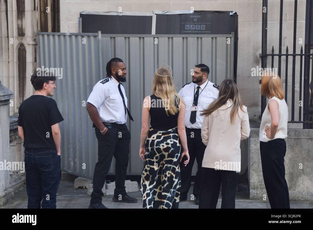London, UK. 8th September 2025. People speak with security personnel ...