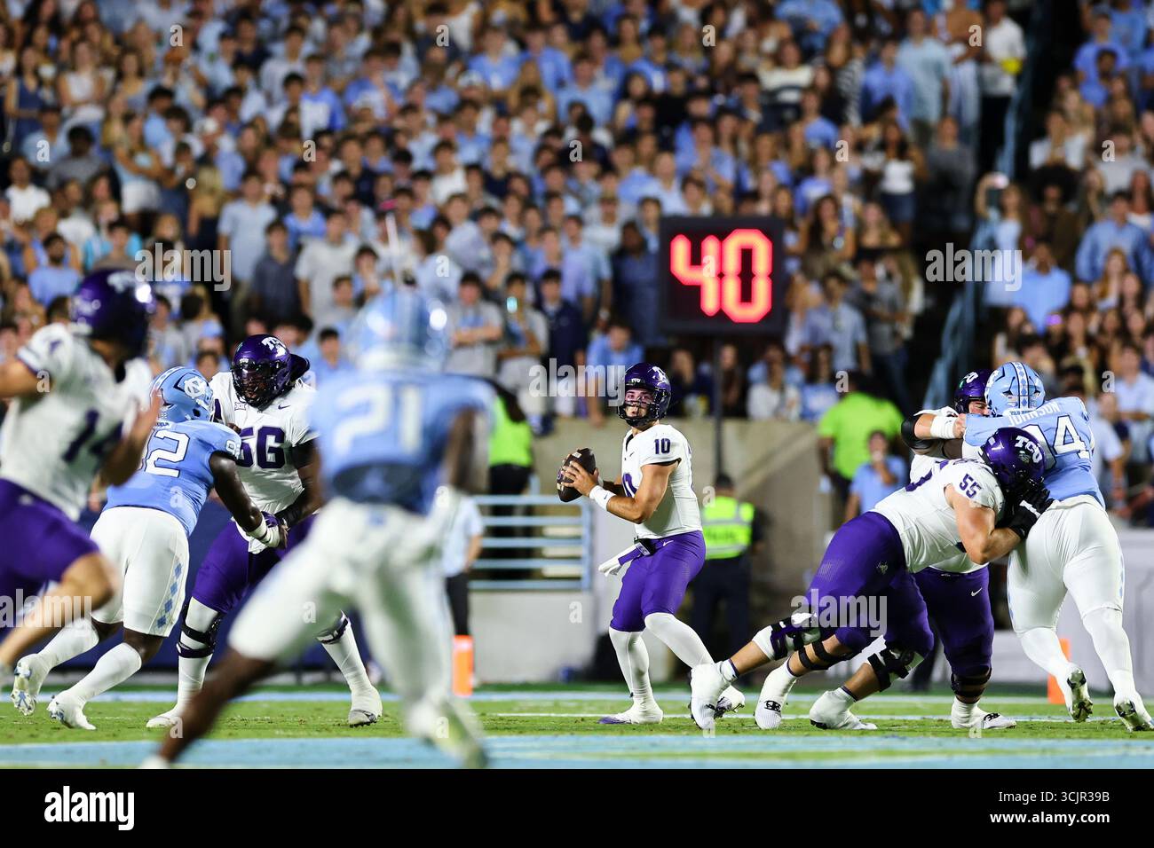 TCU quarterback Josh Hoover (10) throws a pass in the pocket during an ...