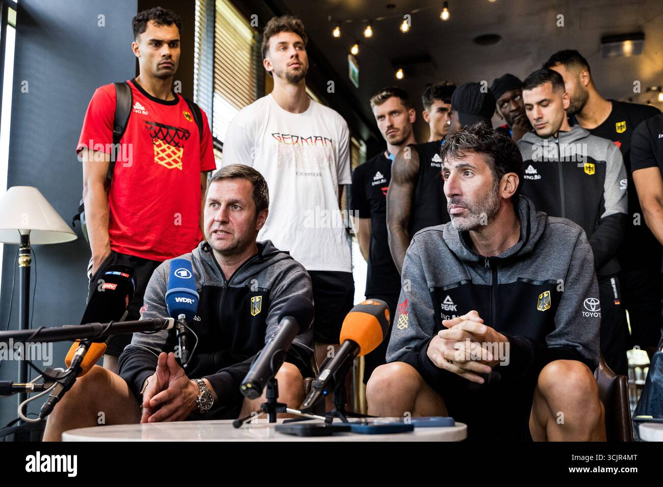 Alan Ibrahimagic (Co-Trainer Deutschland) und Alex Mumbru ...