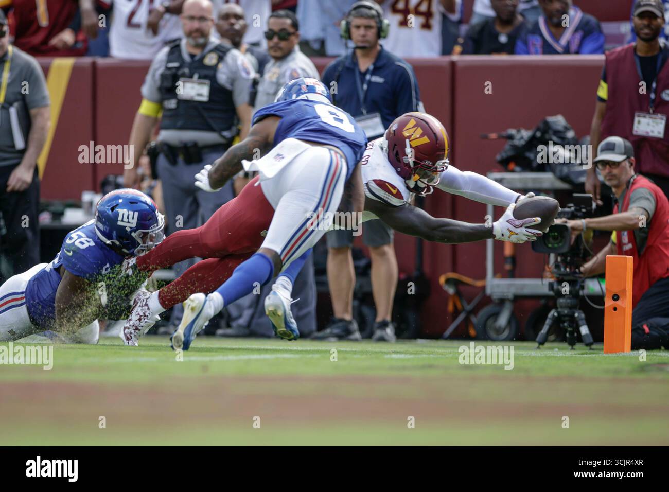 Deebo samuel commanders hi-res stock photography and images - Alamy