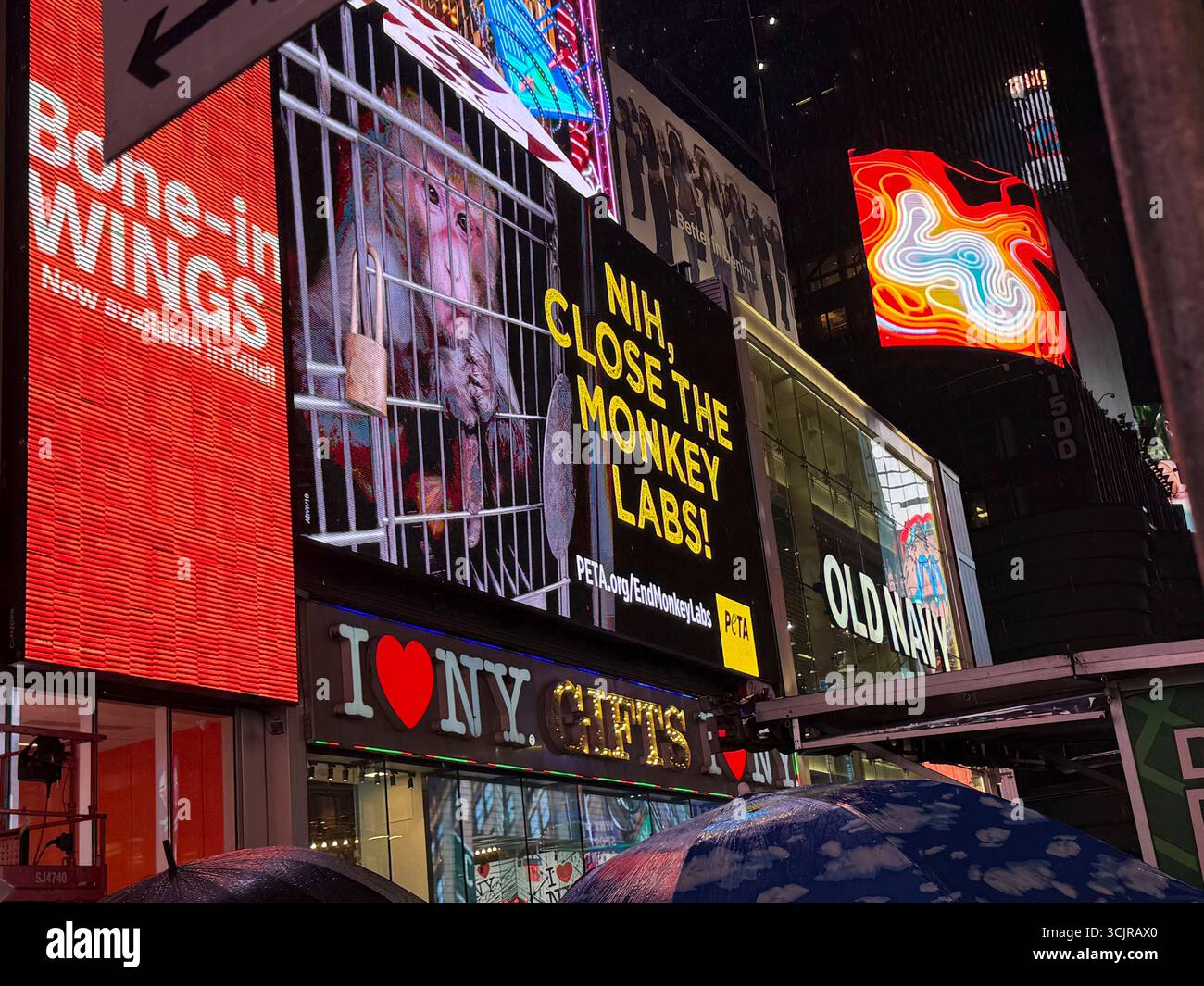 Photo by: PETA/STAR MAX/IPx 2025 9/6/25 PETA is showing the crowds of ...
