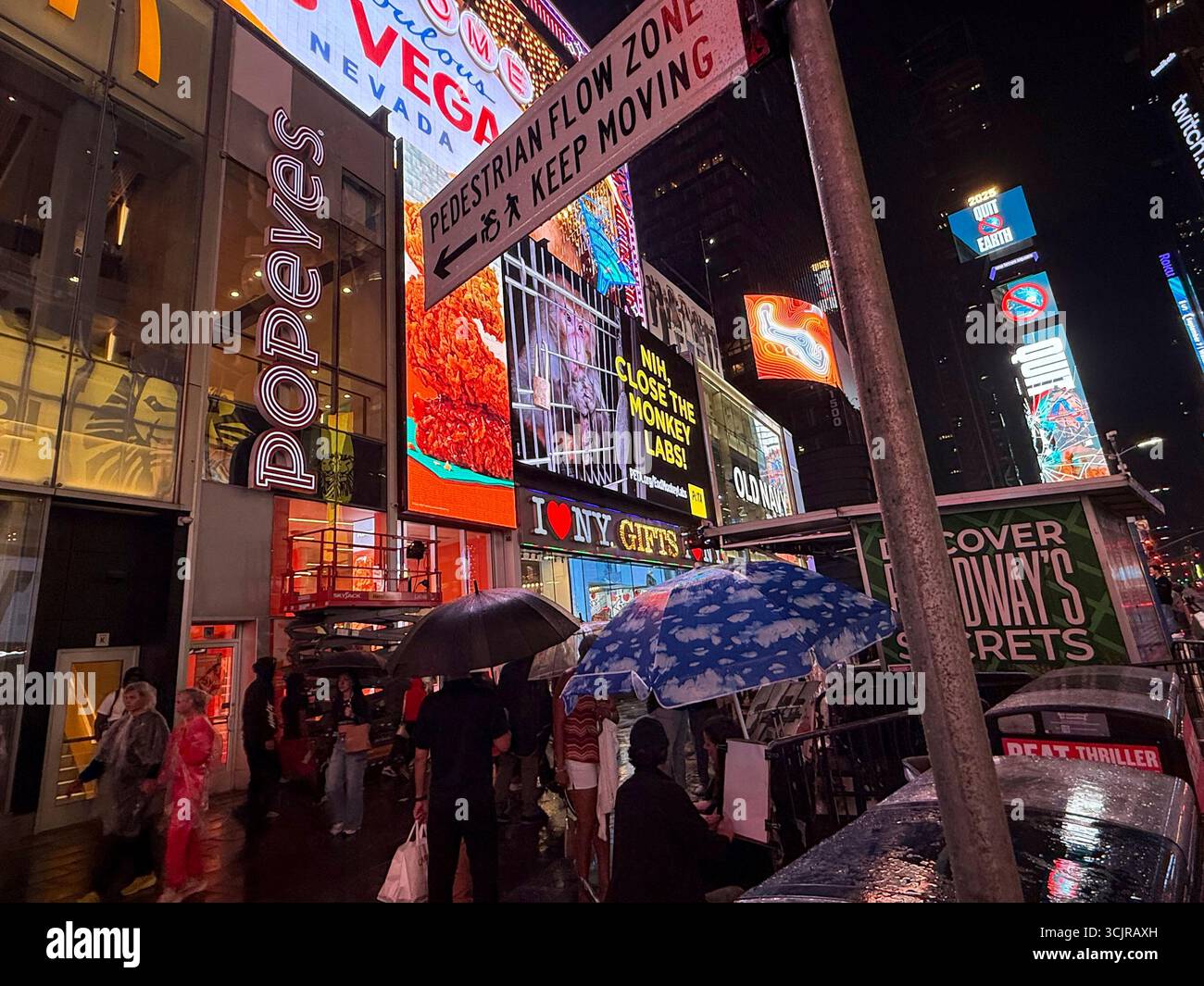 Photo by: PETA/STAR MAX/IPx 2025 9/6/25 PETA is showing the crowds of ...